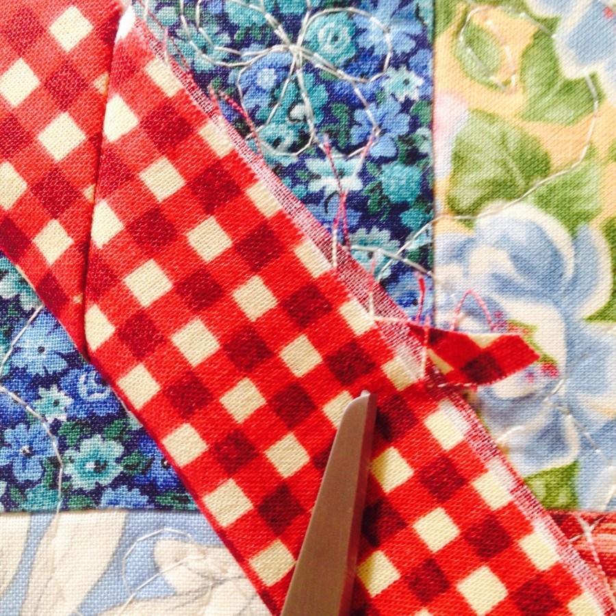 Prepare binding strips for quilts – Tutorial | susies-scraps.com