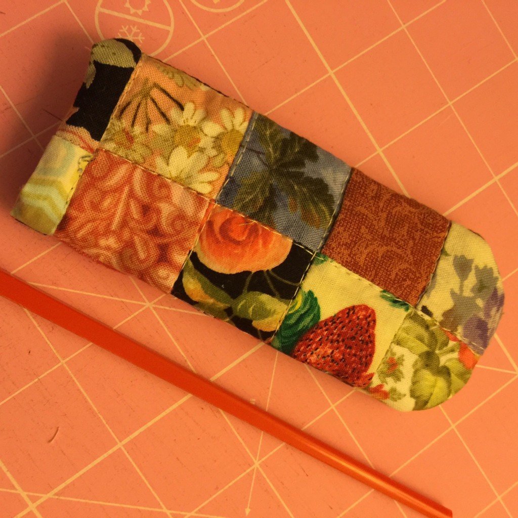 Quilty Pan Handle Cover + Tutorial | susies-scraps.com