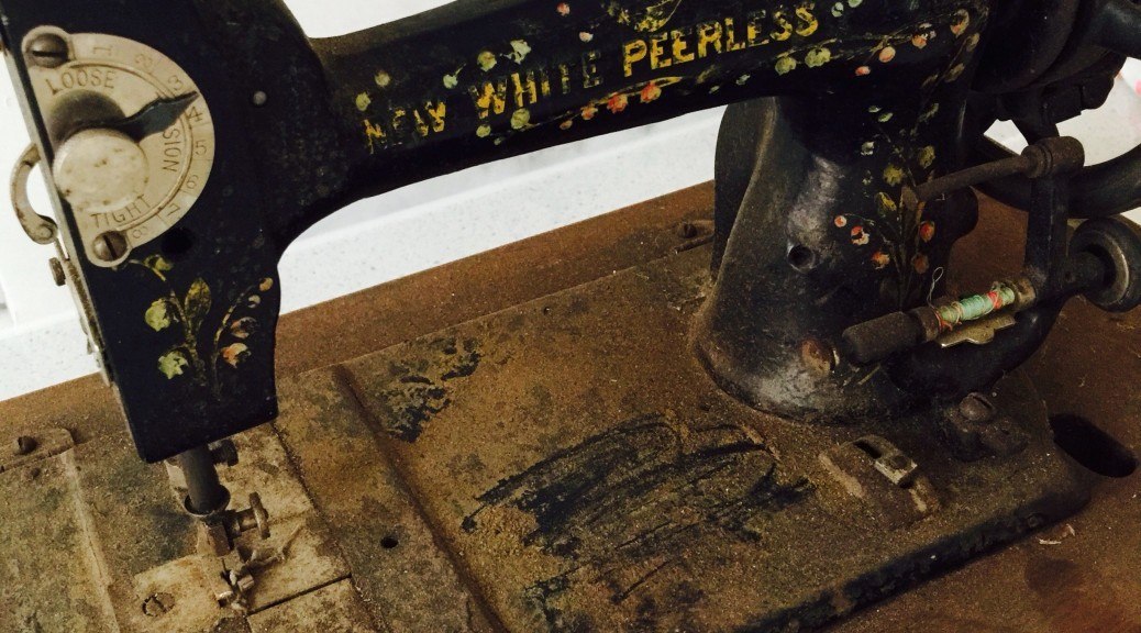 New White Peerless Antique Sewing Machine | susies-scraps.com