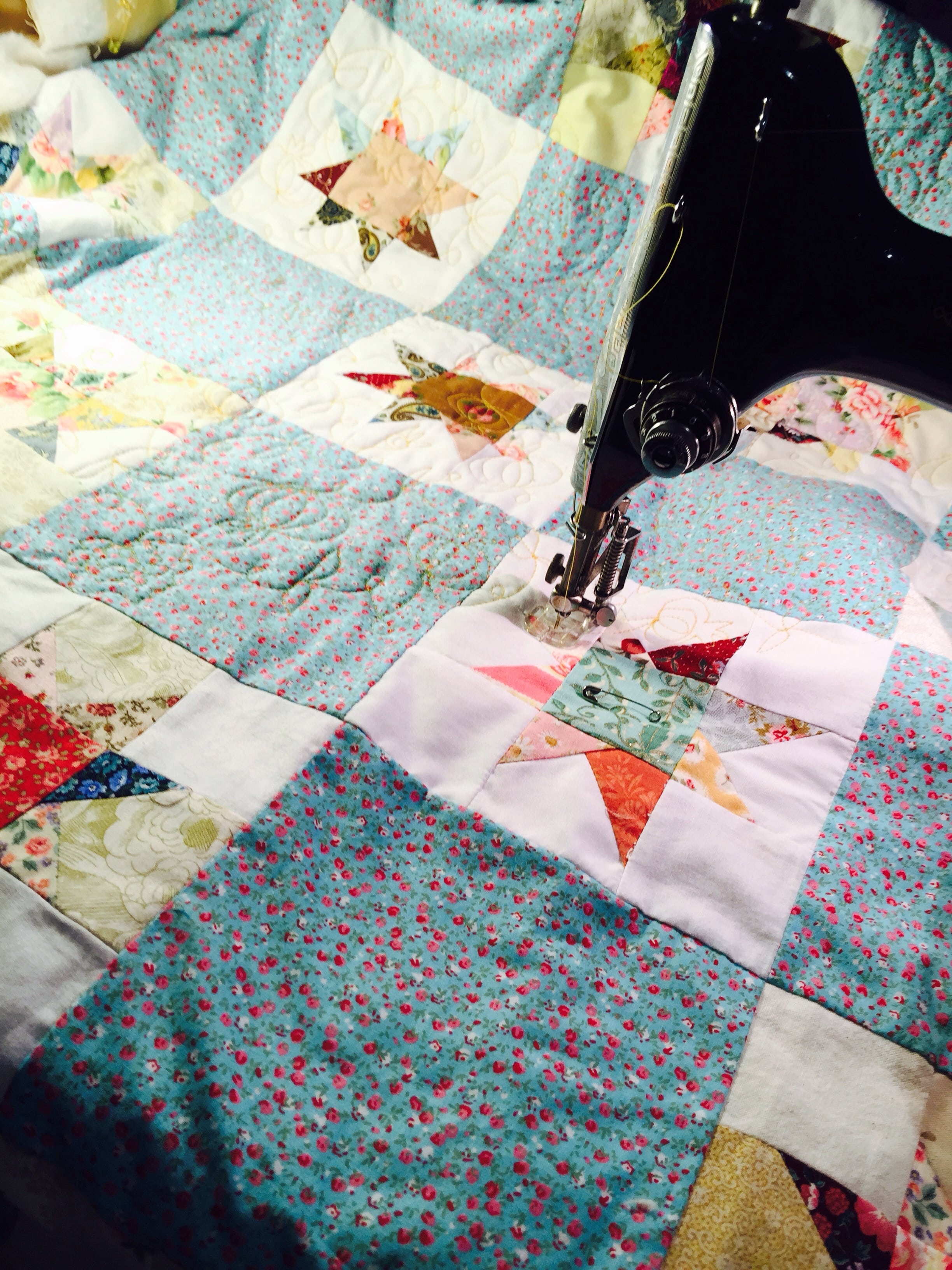 Holiday Stars Quilt and Pattern - susies-scraps.com