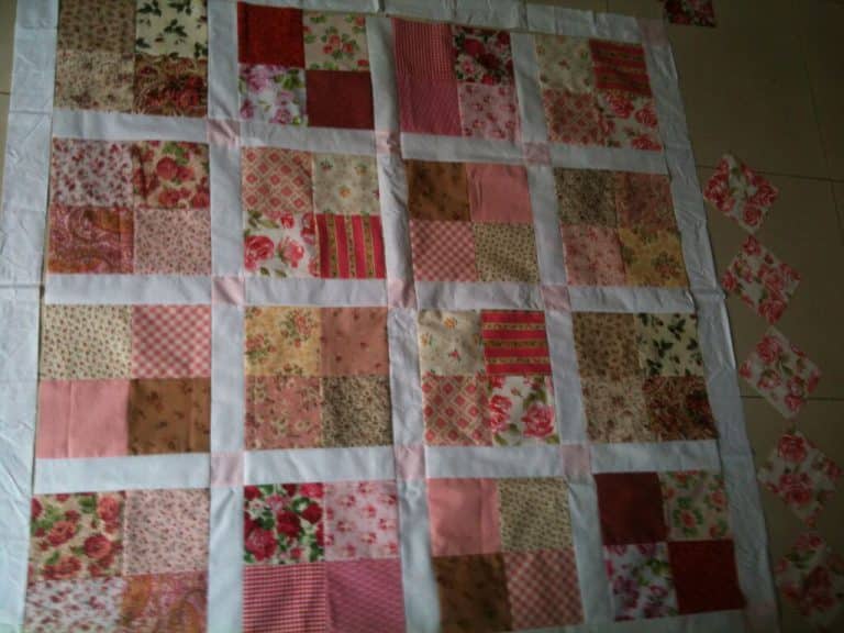 Country Roses Four Patch Quilt Pattern | susies-scraps.com