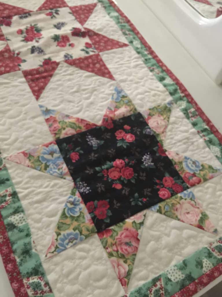 Christmas Stars Table Runner and Pattern | susies-scraps.com