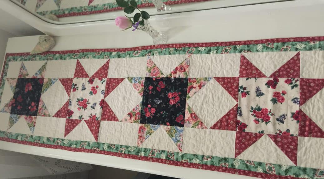 Christmas Stars Table Runner and Pattern | susies-scraps.com