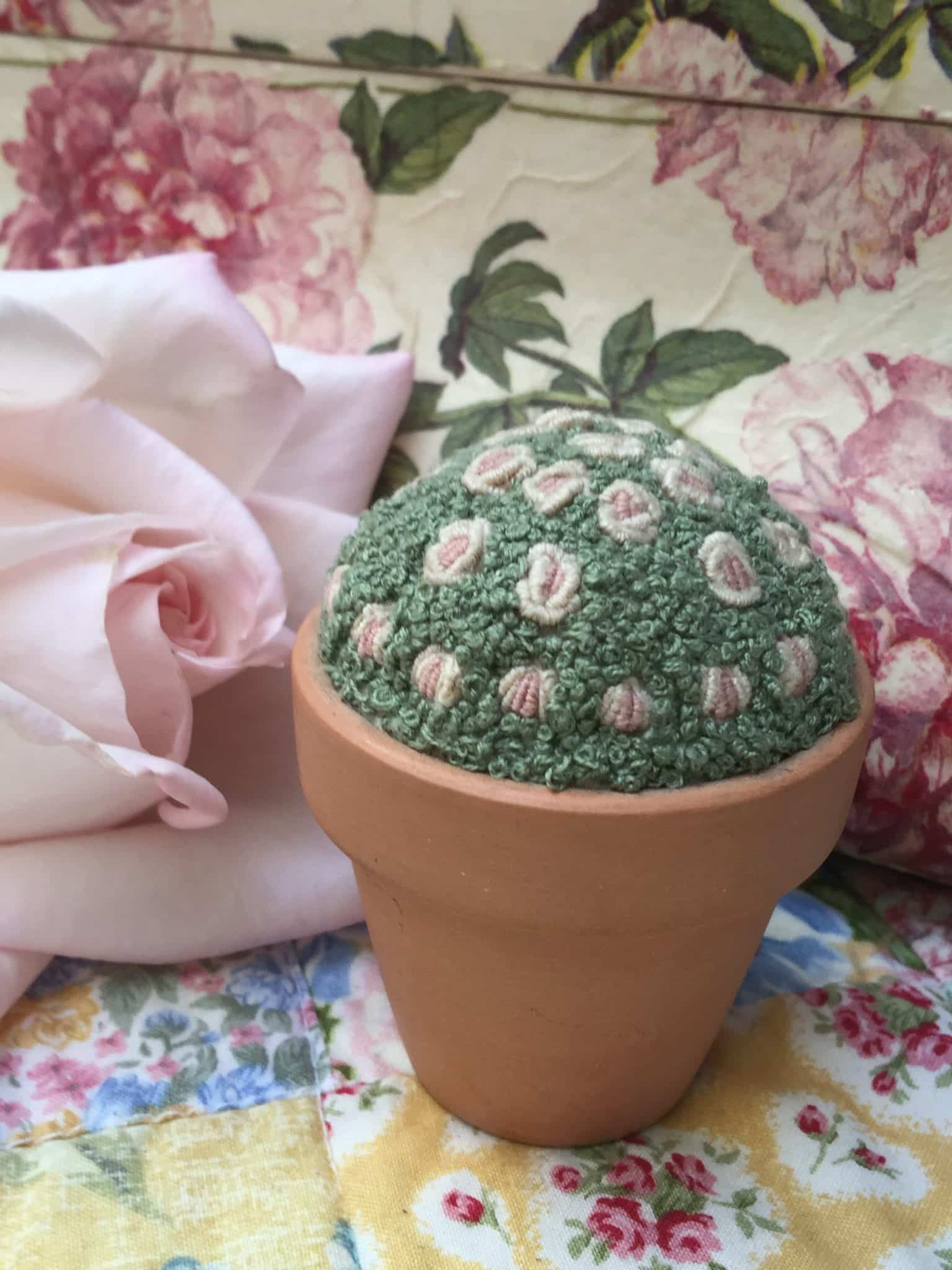 Bullion Roses Pincushion Pot | susies-scraps.com