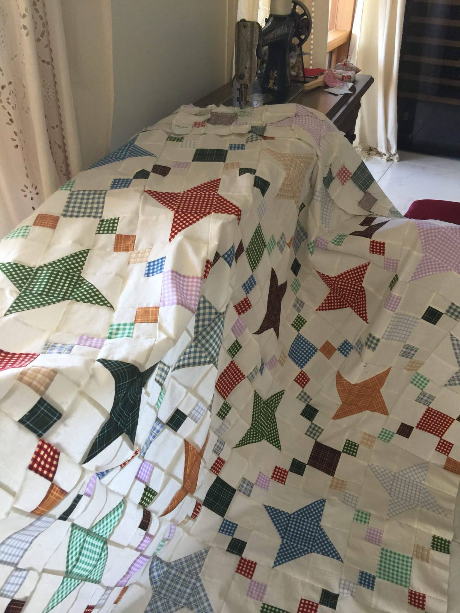 Fettered Friendship Stars Quilt Pattern | susies-scraps.com
