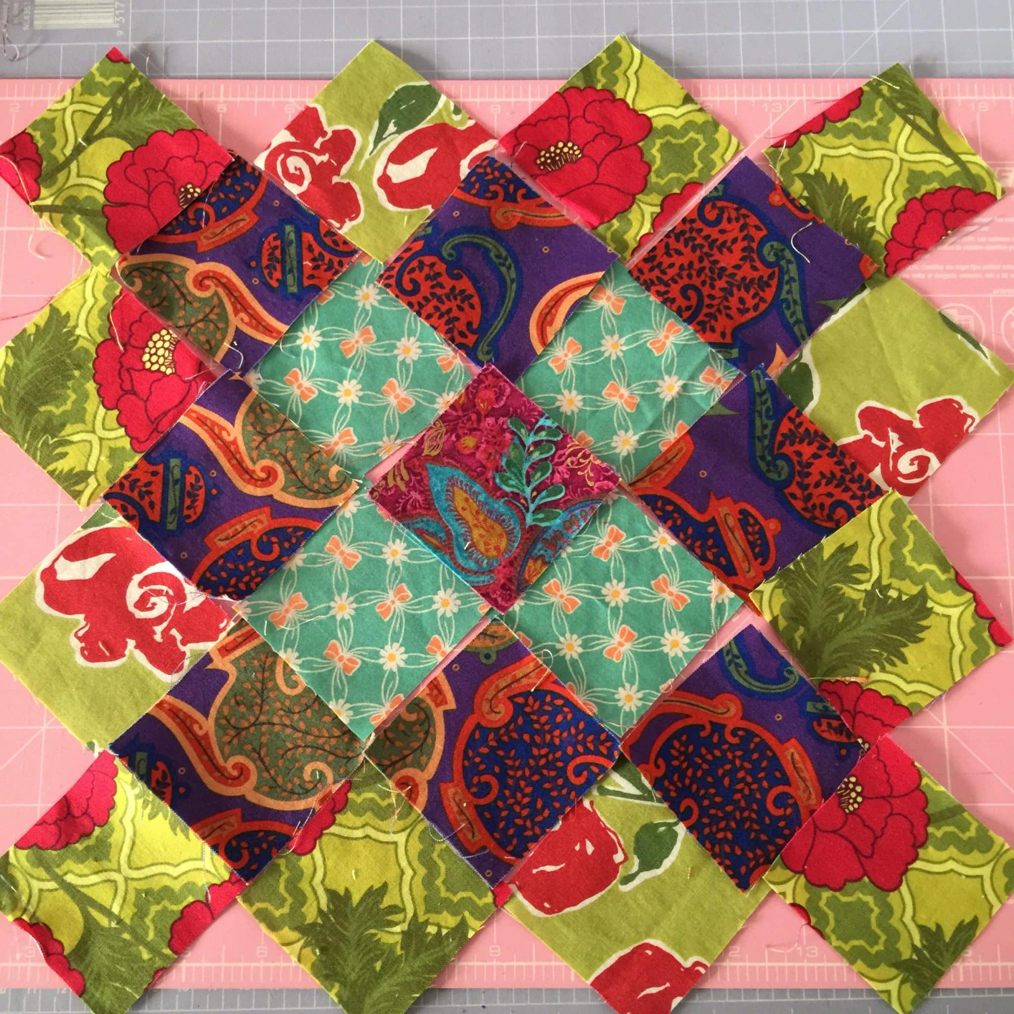 Scrap Great Granny Square Block Tutorial | susies-scraps.com