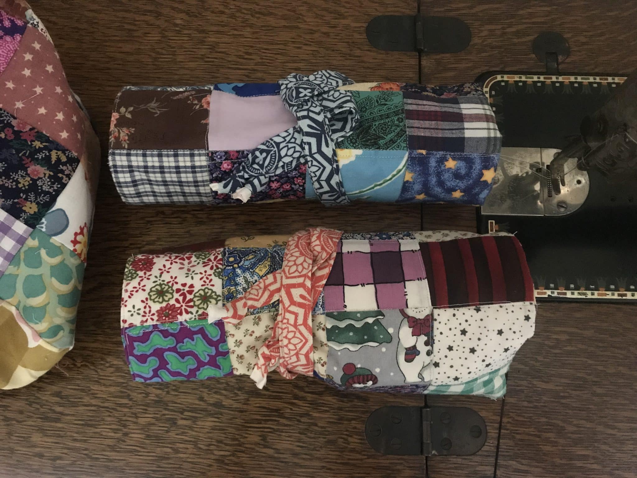 Everywhere I Go – Quilted Travel Roll – Tutorial | susies-scraps.com