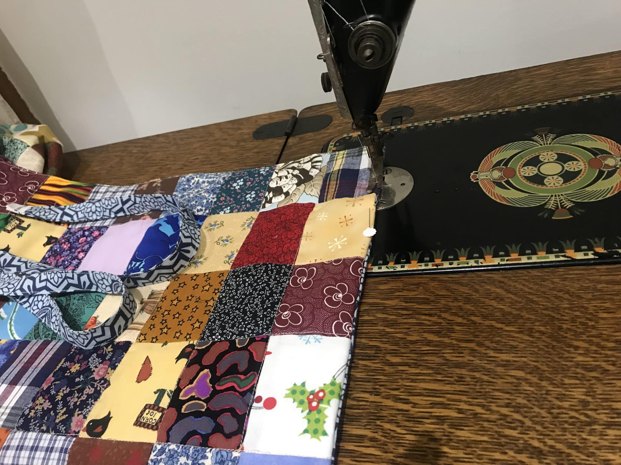 Everywhere I Go – Quilted Travel Roll – Tutorial | susies-scraps.com