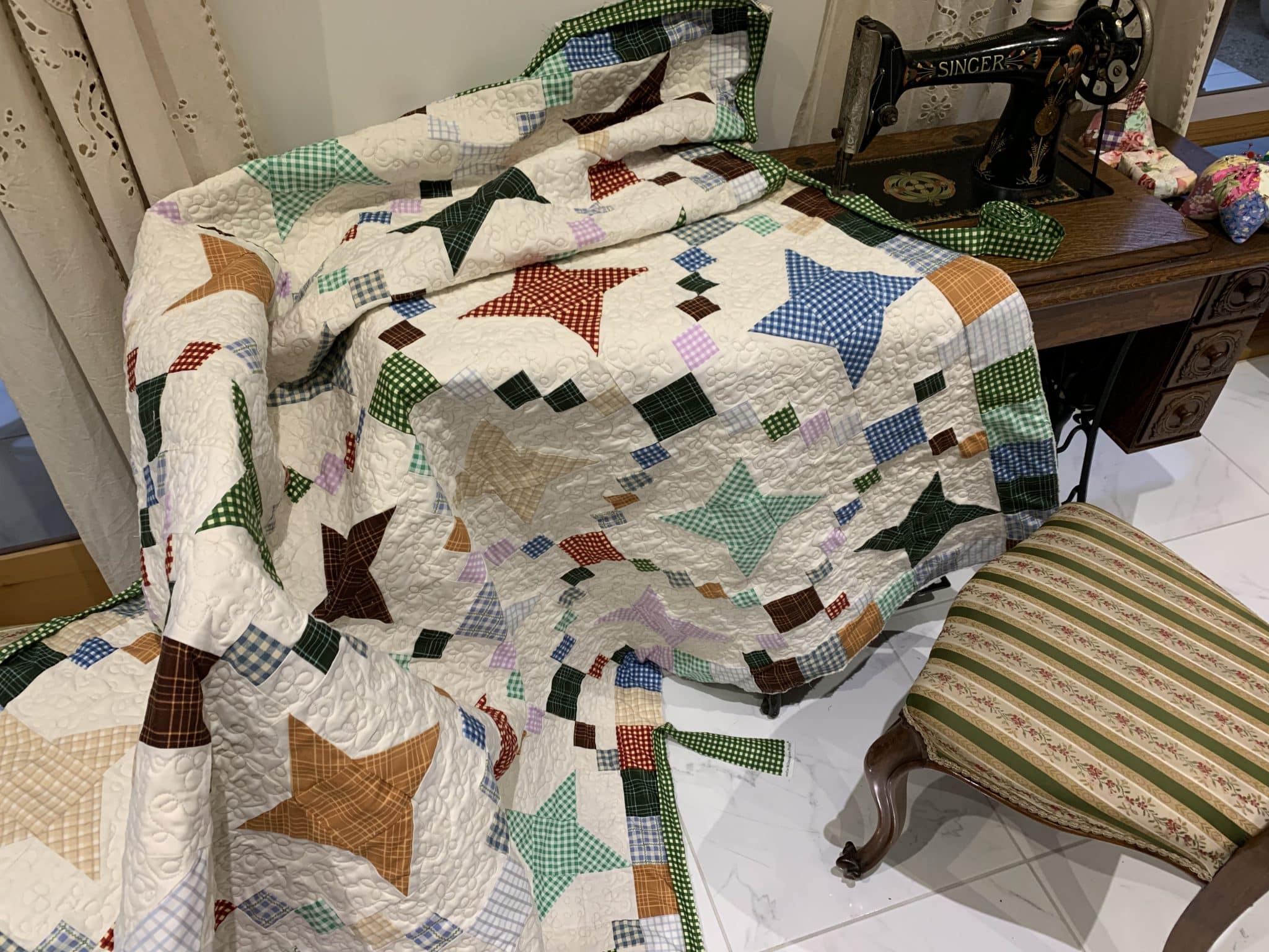 Fettered Friendship Stars Quilt Pattern Bordered | susies-scraps.com