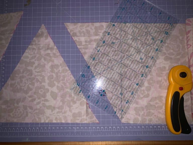 Equilateral triangle quilt block | susies-scraps.com