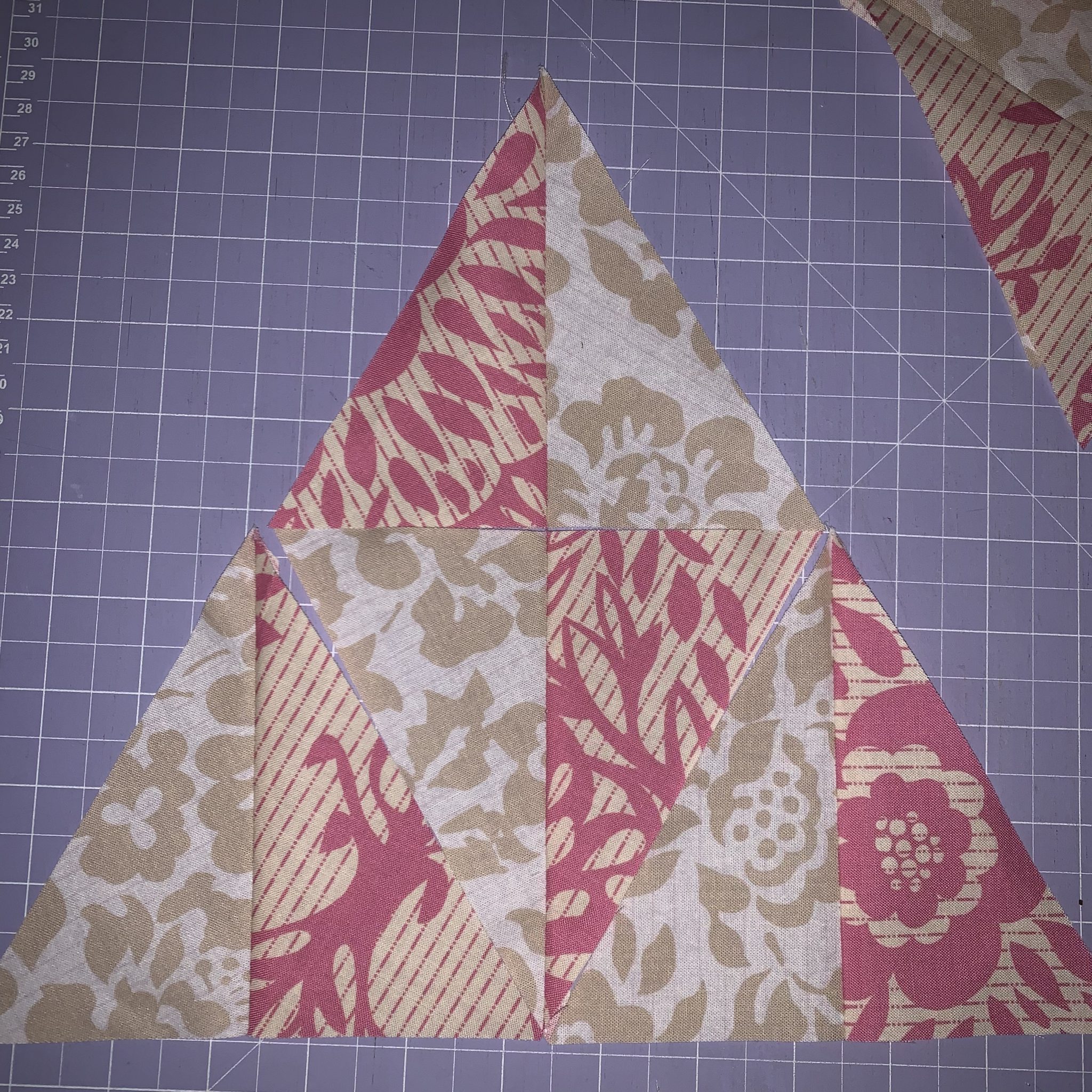 Equilateral triangle quilt block | susies-scraps.com