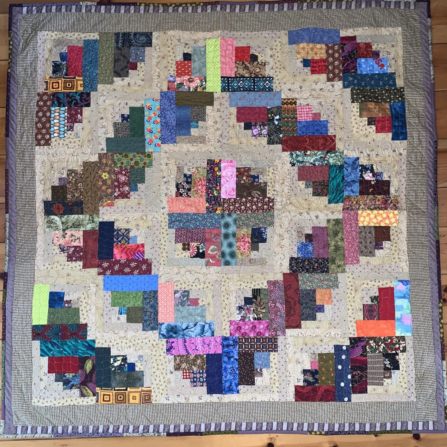 Curved Barn Raising Quilt | susies-scraps.com