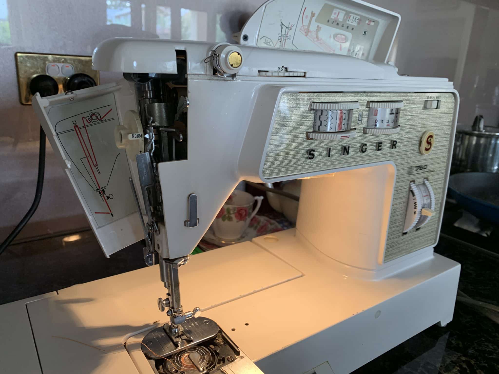 Vintage Singer 760 Sewing Machine C1971 | susies-scraps.com