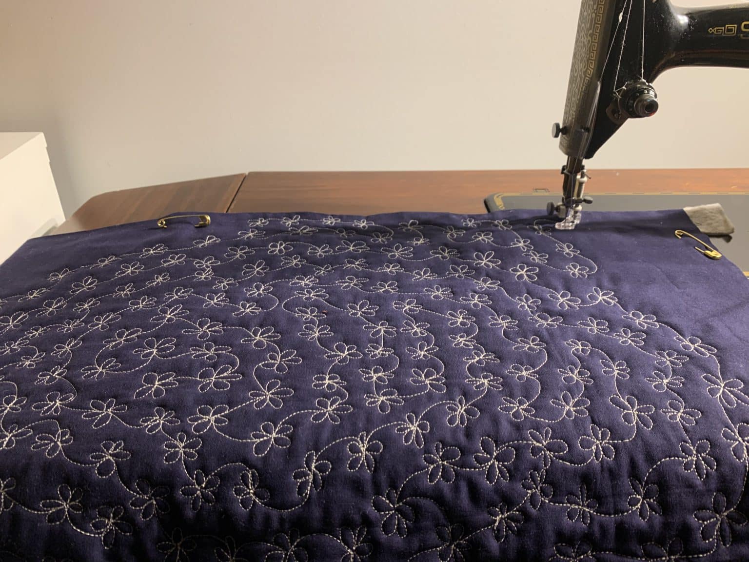 Sashiko Daisies by Treadle Free Motion | susies-scraps.com