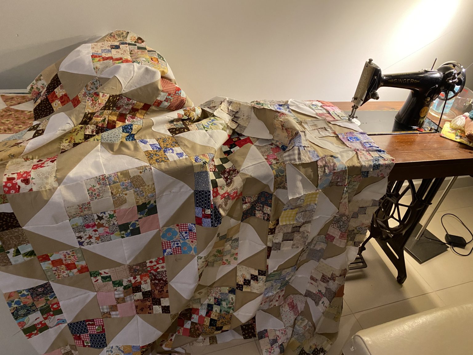 Scrappy Jacob’s Ladder Quilt Reimagined | susies-scraps.com