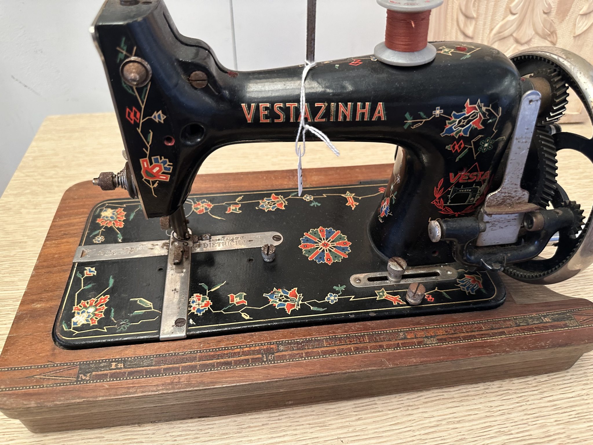 Vintage Antique sewing machines | susies-scraps.com